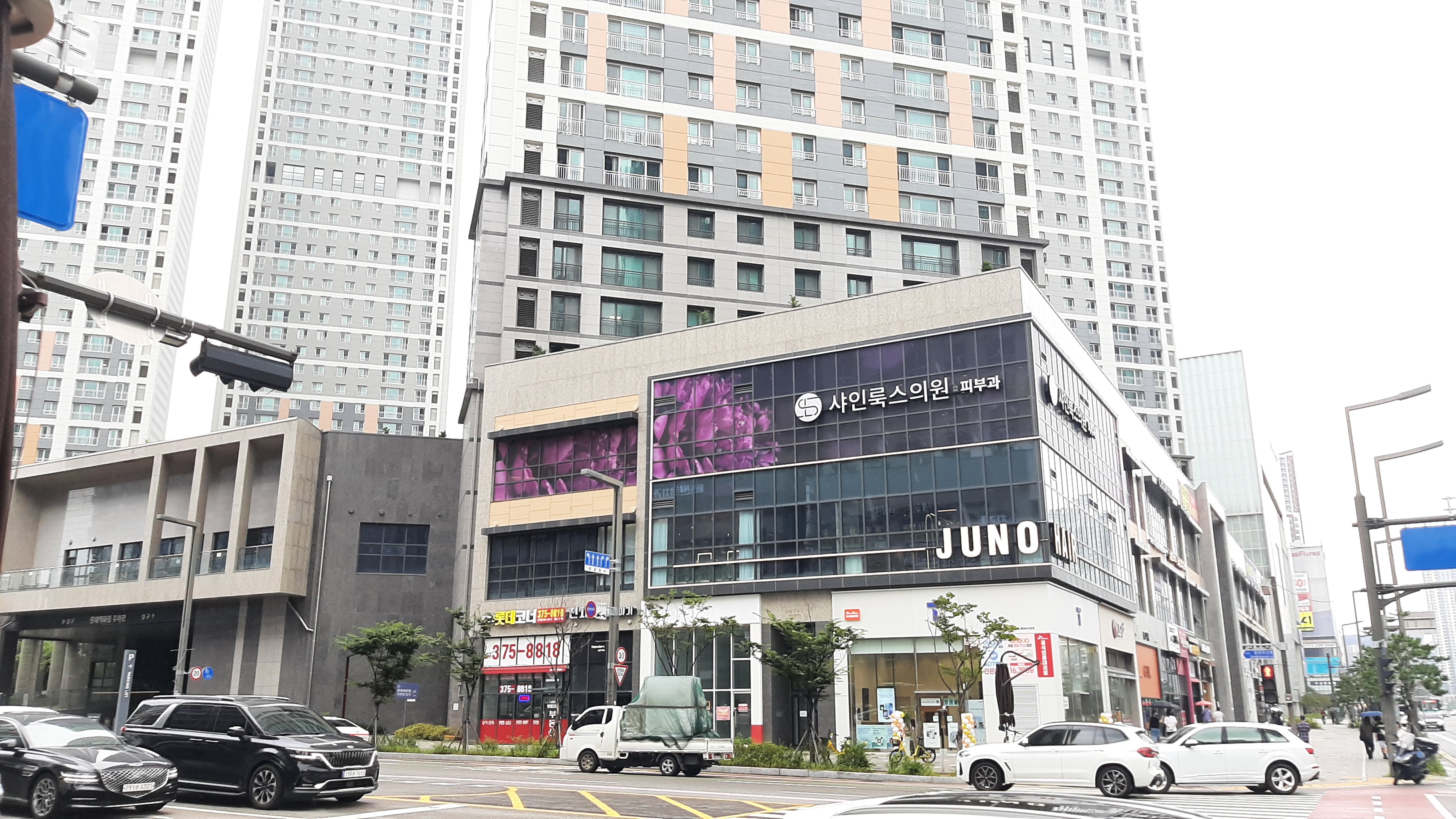 Dongtan Station Within 2 min. ,Lotte Department Store,Starbucks, etc ...